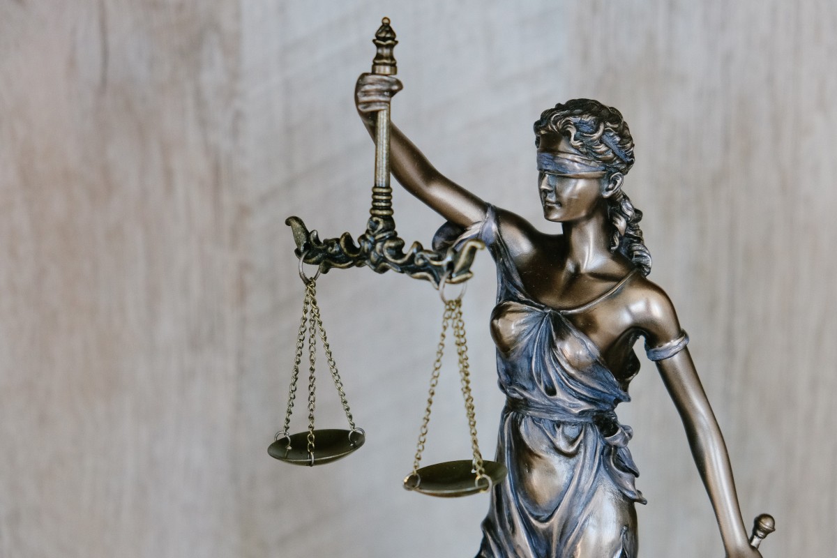 PERBANDINGAN SISTIM HUKUM ANGLO SAXON COMMON LAW SYSTEM DENGAN SISTIM PERBANDINGAN SISTIM HUKUM ANGLO SAXON COMMON LAW SYSTEM DENGAN SISTIM
